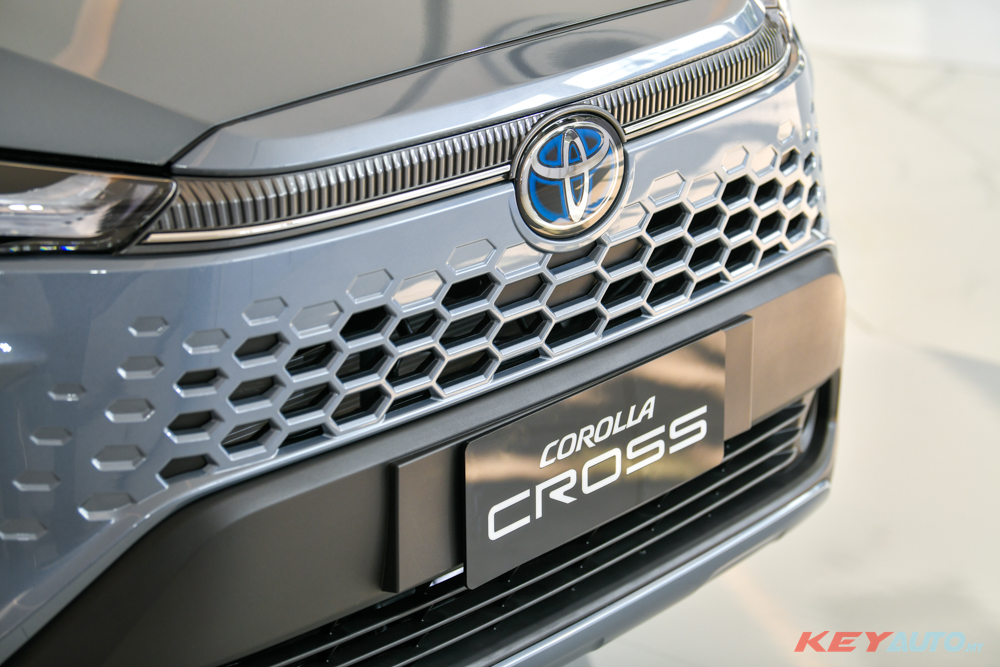 2024 Toyota Corolla Cross debut - EPB on board!