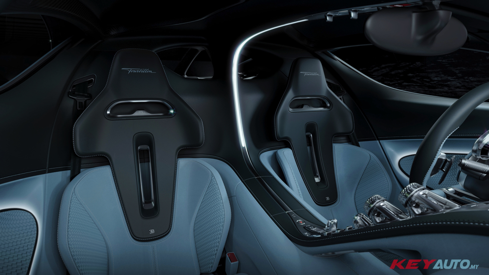 迈入混动时代！Bugatti Tourbillon 全球首发！8.3L V16 Hybrid，爆发 1800hp，2 秒破百，极速 445km/h