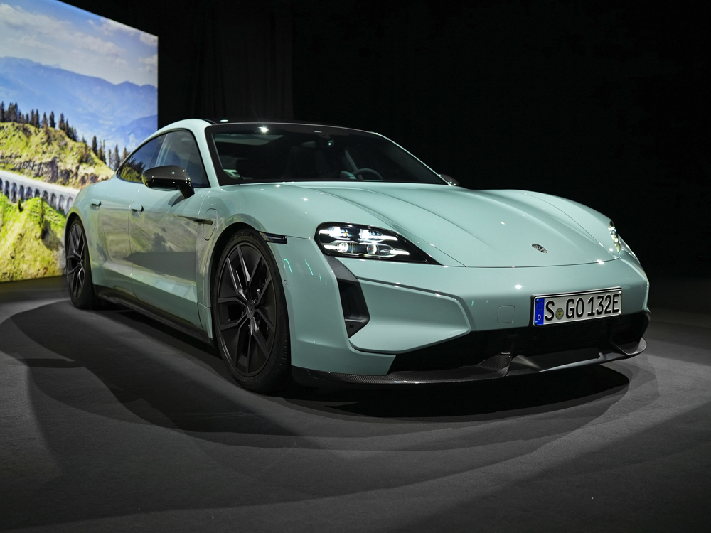 新款 Porsche Taycan 登场！换新马达，最高续航 678km！