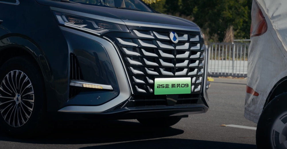 2025 Denza D9 中国发布，配有 PHEV 和 EV 车型，售价从 RM208K 起！