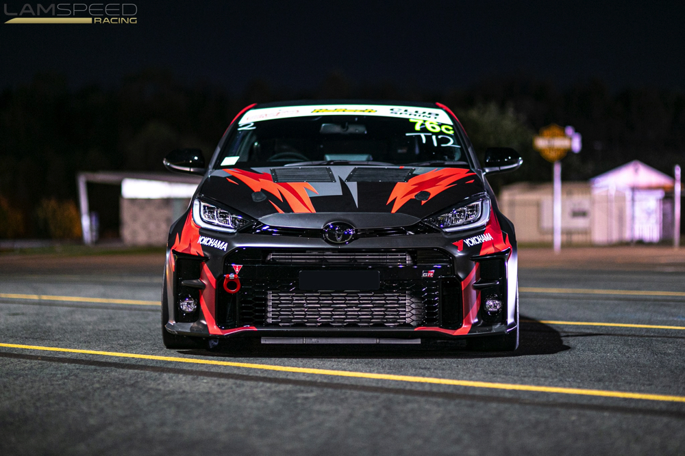 全球首个千匹鸭王！Lamspeed Racing 操刀改装 Toyota GR Yaris，三缸引擎榨出 887.8hp 轮上马力