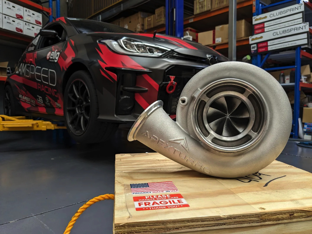 全球首个千匹鸭王！Lamspeed Racing 操刀改装 Toyota GR Yaris，三缸引擎榨出 887.8hp 轮上马力