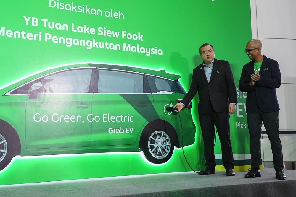 Grab 电动车服务正式启动！ BYD M6 机场接送！